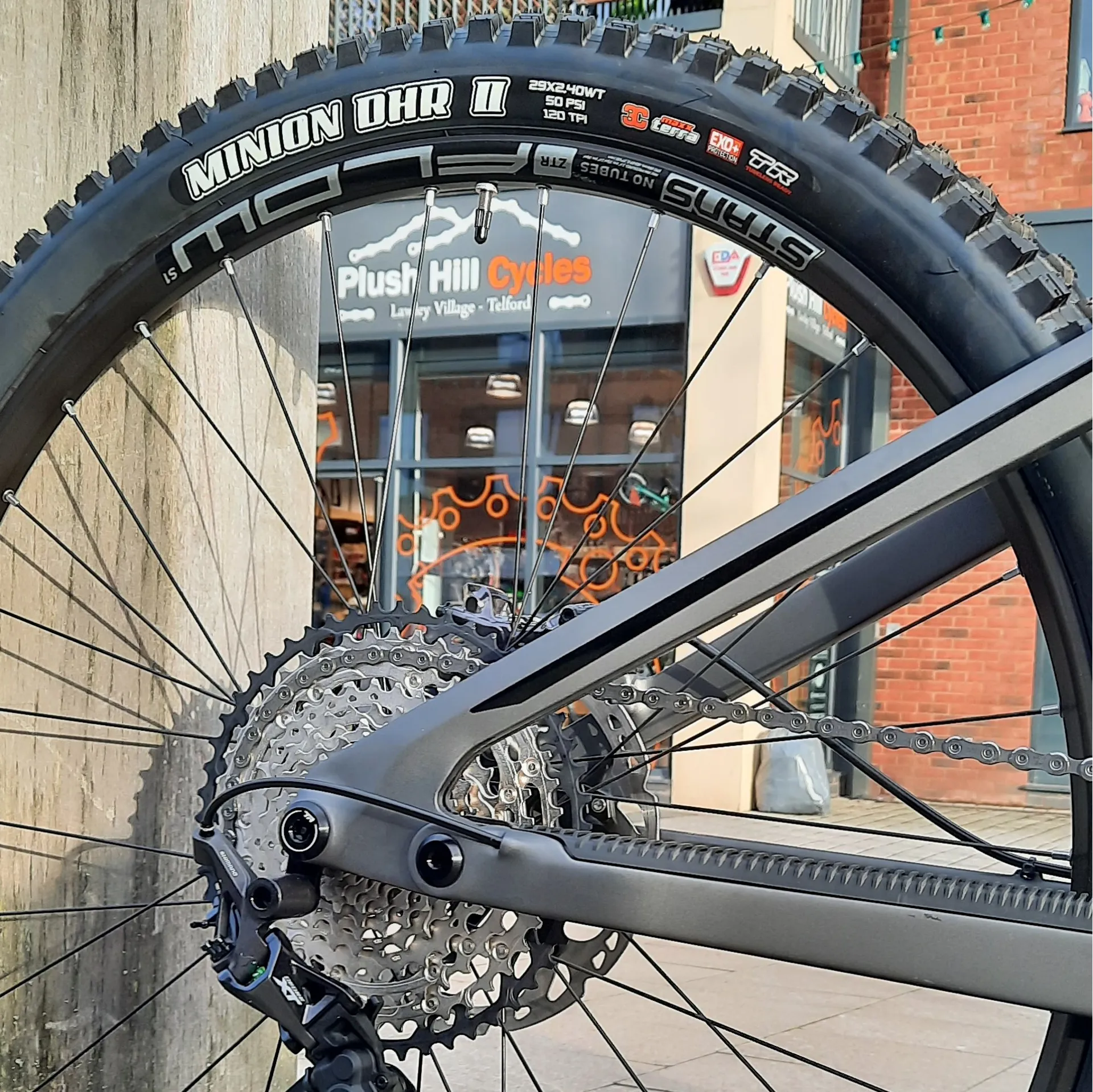 2022 Transition Sentinel Carbon XT Mountain Bike in Grey