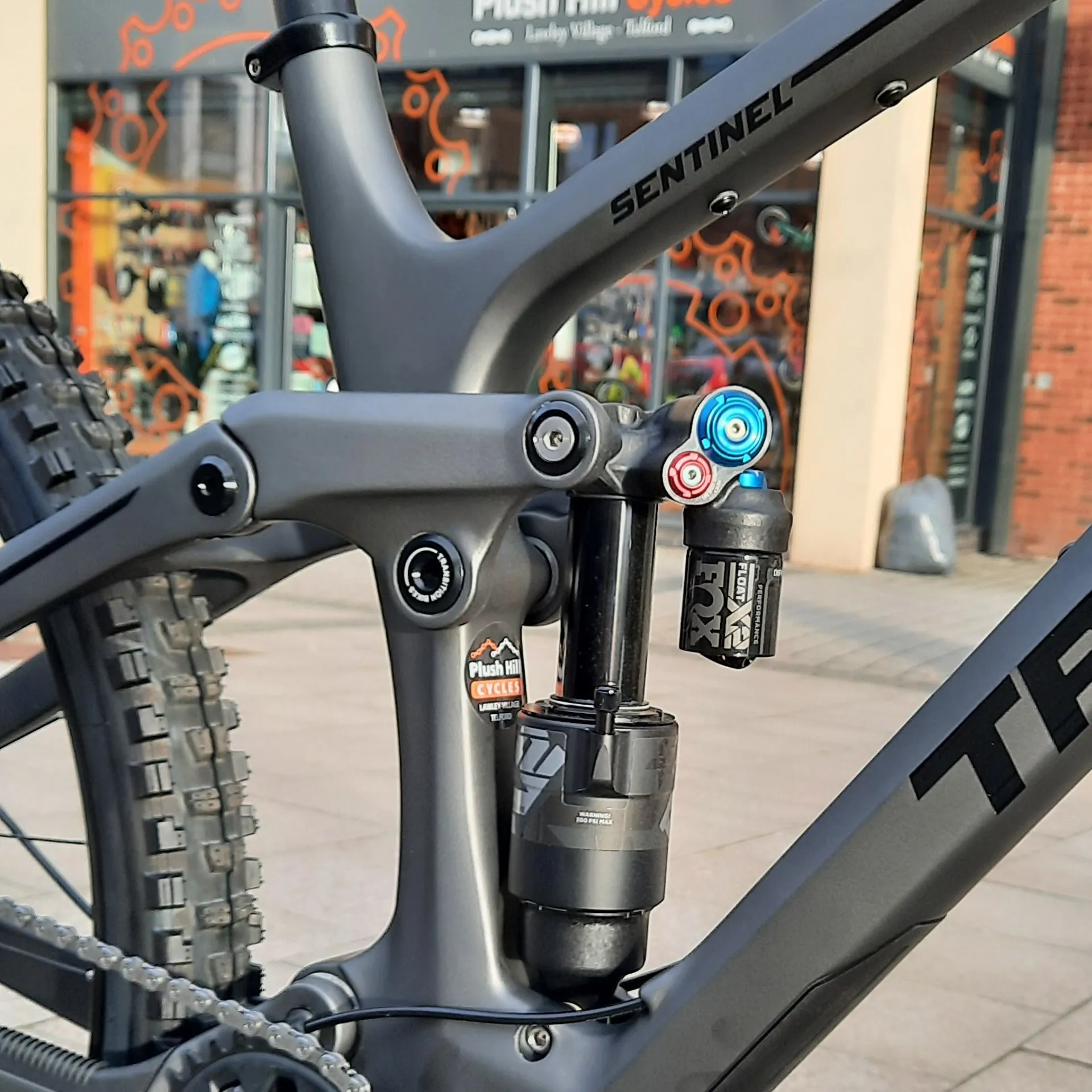 2022 Transition Sentinel Carbon XT Mountain Bike in Grey