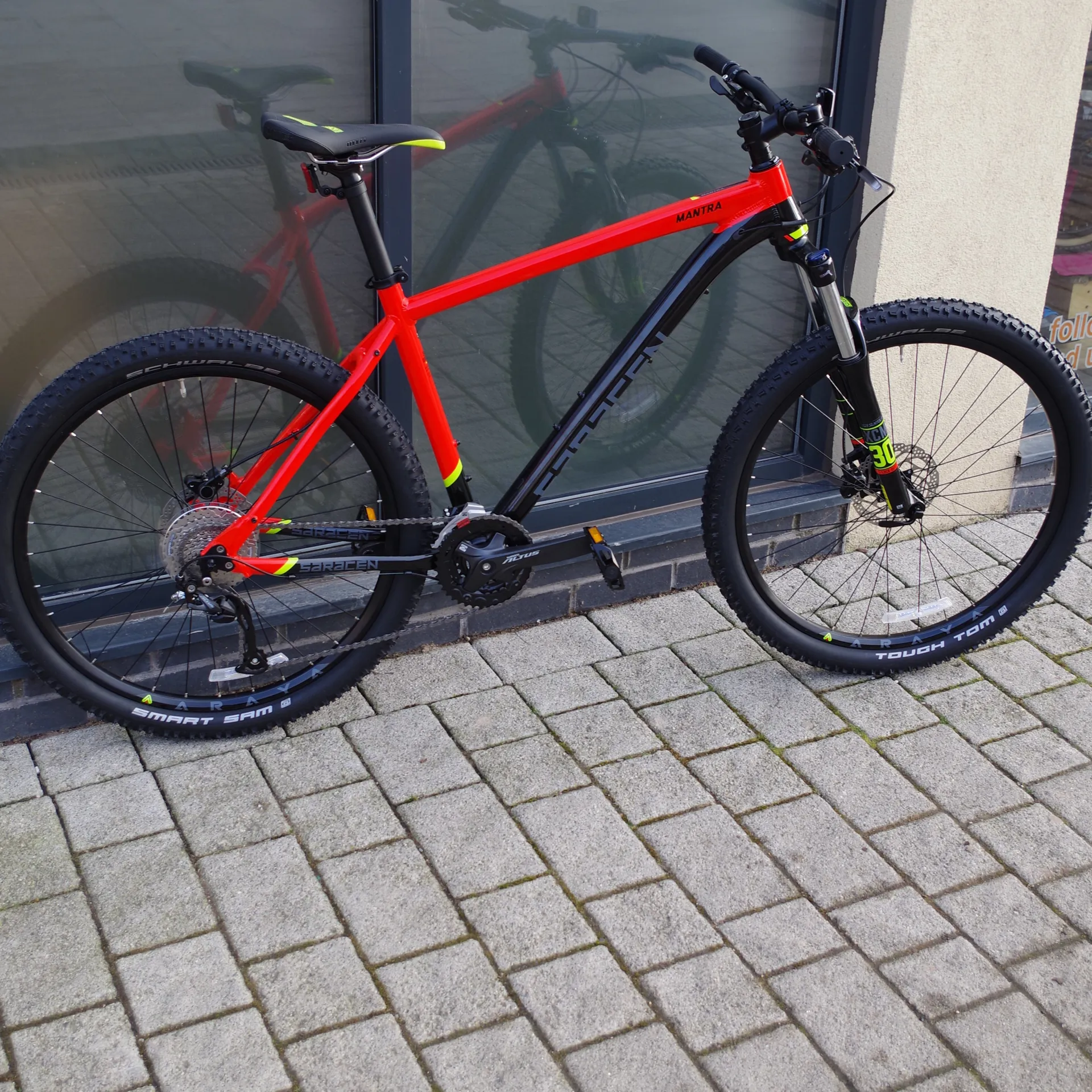 2018 Saracen Mantra 27.5 inch Hardtail Bike